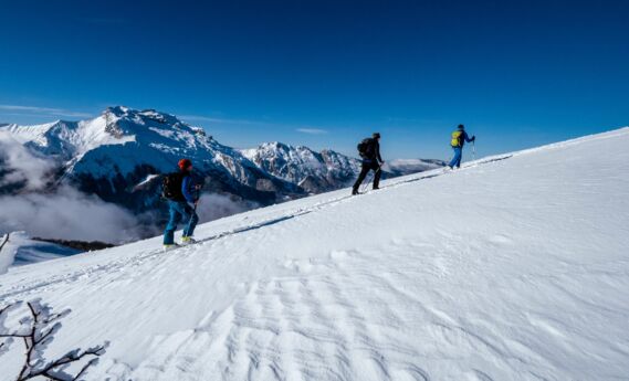 Initiation au ski de randonnée- Massif des Aravis | Bureau des guides d ...